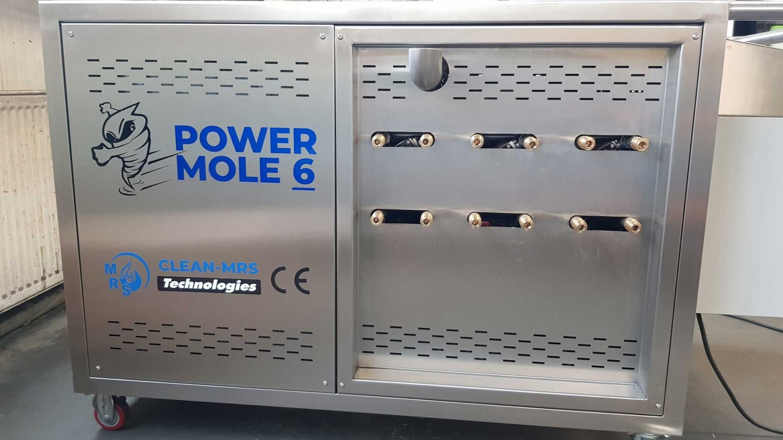 Myjka do czyszczenia kanałów chłodzących form wtryskowych Power Mole